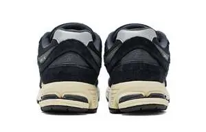 NEW BALANCE 2002r Low Top Sneakers - Navy Blue