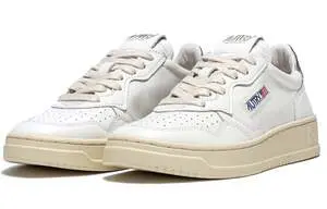 AUTRY Medalist Leather Low Top Sneakers - White/silver