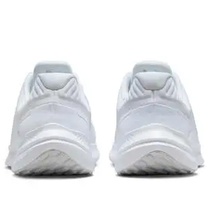 Nike Quest 5 Low Top Sneakers - White/silver