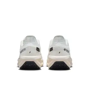 Nike Zoom Winflo 11 Gore-tex Sneakers - White/beige/black