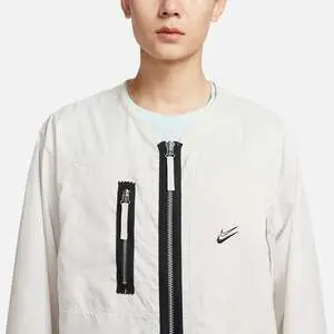 Nike Lightweight Basketball Jacket With Zip-up Closure
