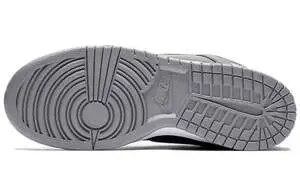 Nike X Supreme Sb Dunk Low Qs Metallic Silver - Metallic Silver/black