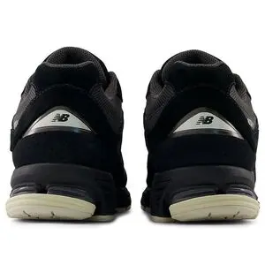 NEW BALANCE 2002r Sneakers - Black