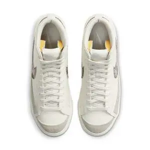 Nike Blazer Mid '77 Se Snakeskin High Top Sneakers - White