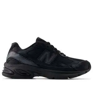 NEW BALANCE 2010 Sneakers - Black