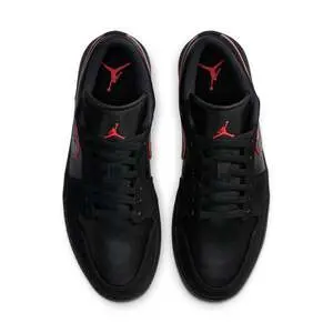 JORDAN 1 Low Sneakers
