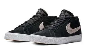 Nike Blazer Chukka Sb Suede Mid Top Sneakers - Black