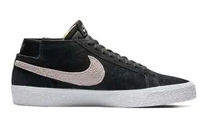 Nike Blazer Chukka Sb Suede Mid Top Sneakers