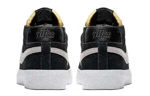 Nike Blazer Chukka Sb Suede Mid Top Sneakers