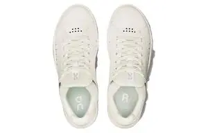 On The Roger Advantage Sneakers - White