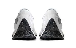 NEW BALANCE 327 Sneakers - White/grey