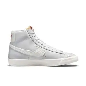 Nike Blazer Mid '77 Emb Sneakers