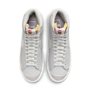 Nike Blazer Mid '77 Emb Sneakers