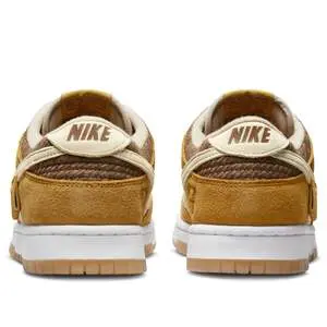Nike Dunk Low Sneakers - Brown