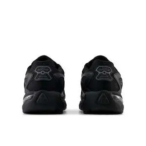 NEW BALANCE 725 Sneakers - Black