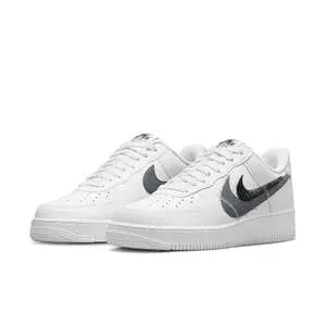 Nike Force 1 '07 Low Top Sneakers