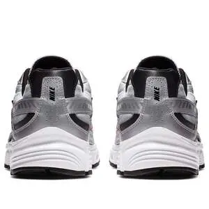 Nike Initiator Low Top Sneakers - Metallic Silver