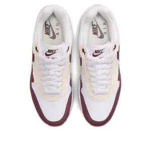 Nike Max 1 Sneakers
