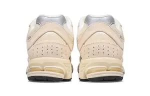 NEW BALANCE 2002r Sneakers - Cream