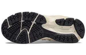 NEW BALANCE 2002r Sneakers - Cream