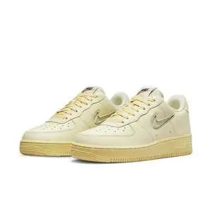 Nike Force 1 '07 Lx Low Top Sneakers - Cream