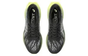 Asics Novablast 3 Sneakers - Black/dried Leaf Green