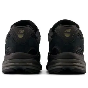 NEW BALANCE 2010 Sneakers - Black/brown