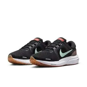 Nike Zoom Vomero 16 Athletic Sneakers