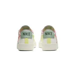 Nike Blazer Low Le Sneakers - Sail