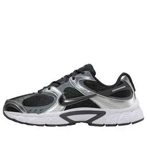 Nike V5 Rnr Sneakers