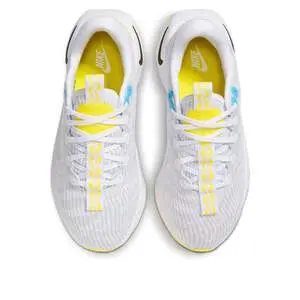 Nike Motiva Round Toe Lace-up Sneakers