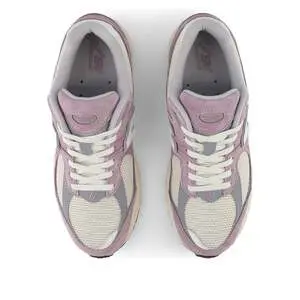 NEW BALANCE 2002r Sneakers - Ice Wine/white