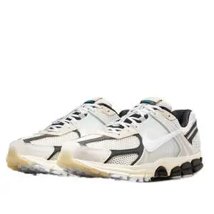 Nike Zoom Vomero 'supersonic' Sneakers - White/sail/light Bone