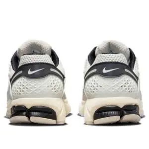 Nike Zoom Vomero 'supersonic' Sneakers - White/sail/light Bone