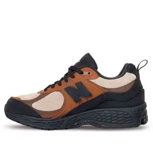 NEW BALANCE The Basement X 2002R Low Top Sneakers Black/brown