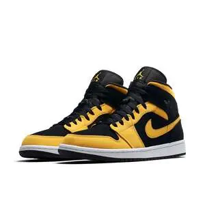 JORDAN 1 Retro Mid Sneakers - Black/university Gold