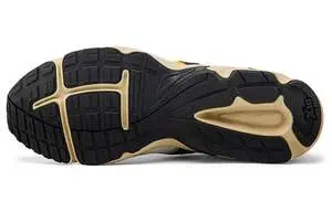Mizuno Athletic Lace-up Sneakers - Beige/black/orange