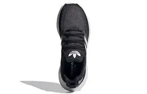 Adidas Swift Run 22 Sneakers - Black/white