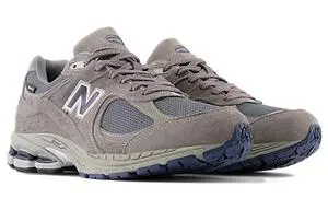 NEW BALANCE 2002r Gore-tex Low Top Sneakers - Brown