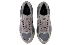 NEW BALANCE 2002r Gore-tex Low Top Sneakers - Brown