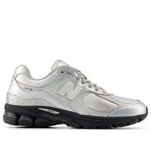 NEW BALANCE 2002r Sneakers - Metallic Silver/black