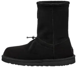 UGG Classic Short Toggler Boots - Black