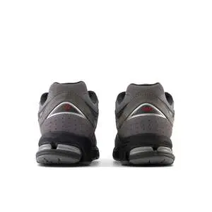 NEW BALANCE 2002r Sneakers - Castlerock/black