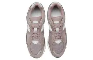 NEW BALANCE 2002r Sneakers - Brown