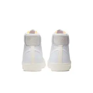Nike Blazer Mid '77 Vintage Sneakers - White