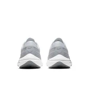 Nike Zoom Vomero 15 Sneakers