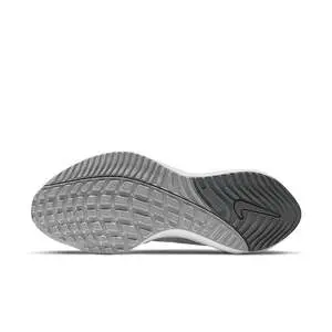 Nike Zoom Vomero 15 Sneakers