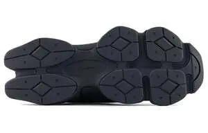 NEW BALANCE 8040 Sneakers - Black/navy