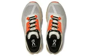 On Cloudstratus 3 - Beige/orange