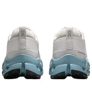 On Cloudsurfer Trail 2 Sneakers - Glacier/dust